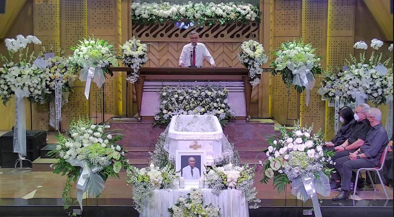Pdt. A H Mandey KEMBALI KE PANGKUAN BAPA di SORGA – INFOKOM MP